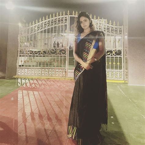 Ravishing Poses Of Pragya Nayan Sinha In Black
