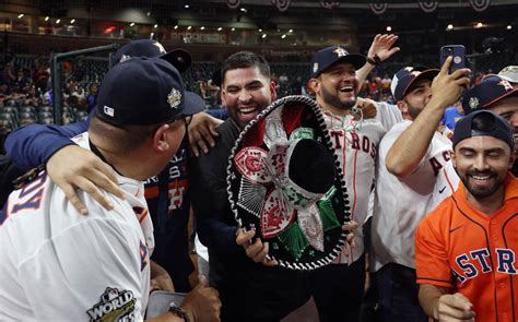 José Urquidy Tras Ganar La Serie Mundial Va Para Mi Gente En México