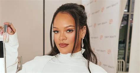 Rihanna Poses Topless In Maternity Photo Shoot Izzso News Travels