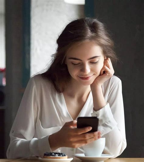 Shy Guy Texting Habits Explained Giau