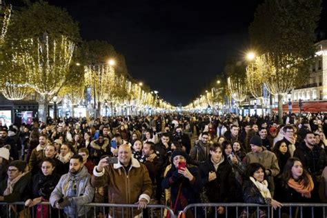 프랑스 샹젤리제 거리 물들인 크리스마스 조명 뉴시스pic 파이낸셜뉴스