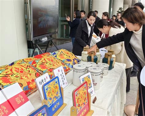龙年一起“龙腾千里” 綦江农民版画上新文创产品 重庆日报网