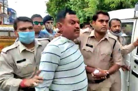 अंतिम संस्कार के बाद भड़की गैंगस्टर विकास दुबे की पत्नी कहा ज़रूरत