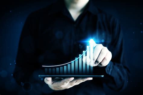 성공과 성장 개념에 대한 비즈니스 개발 사업가 가리키는 화살표 그래프 기업 미래 성장 계획 2022년에 대한 스톡 사진 및 기타 이미지 Istock