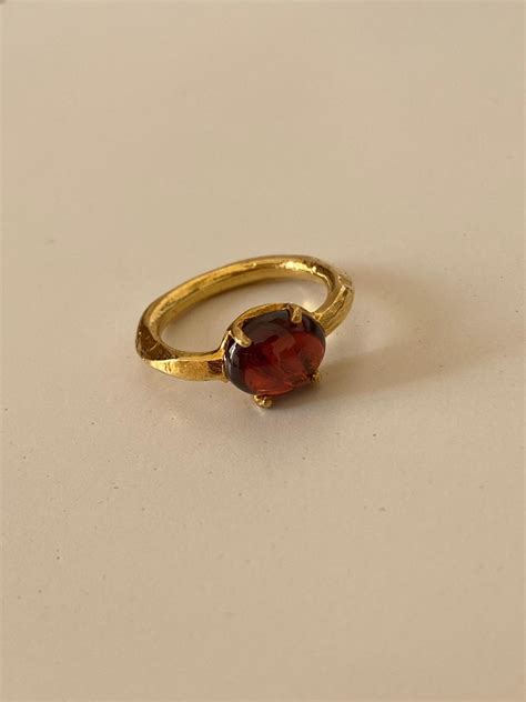 Garnet Oval Cut Unisex 18k Yellow Gold Organic Shank Shape Ring For