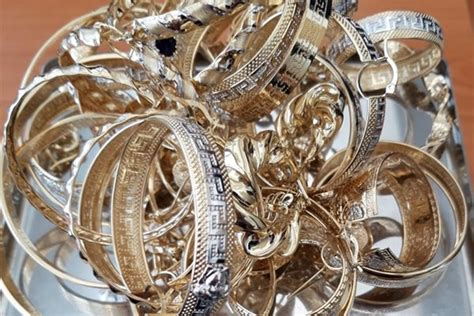 Накити от злато и сребро за близо 74 000 лв откриха митничари на