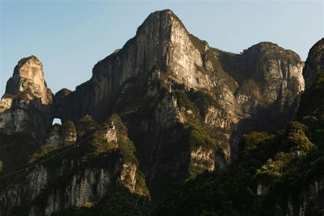경치 경치가 좋은 고요한 환경 관광 동부 아시아 맑은 하늘 모험 무성한 녹지 바위 같은 지형 바위투성이의 산 산맥 석회암 절벽 세계 유산 아시아