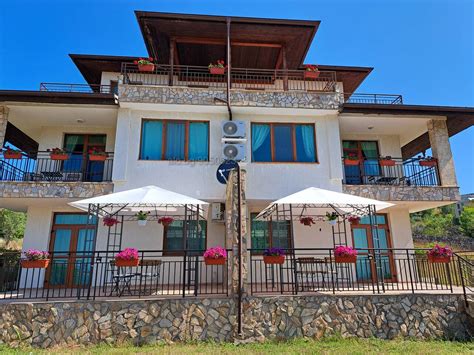 Свети Влас Работеща къща за гости Семеен хотел 320 кв м 2 звезди 18 легла Готов завършен