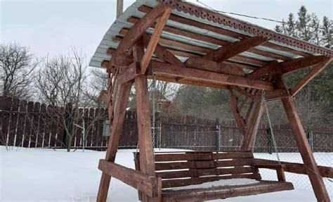 За 10 років Василь звів величезний будинок але все майно оформив на себе про всяк випадок А
