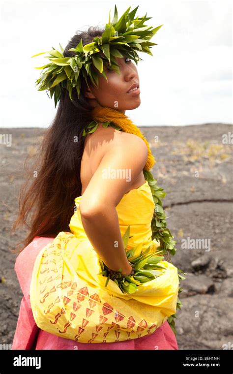 Traditional Native Hawaiian Women