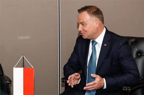 Jake Johnson Unmalencontreux incident le président polonais