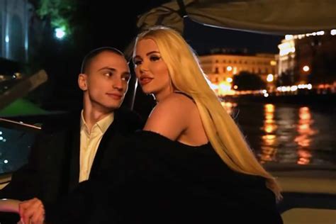 Порнозвезда Катя Самбука закрутила роман с 18 летним сыном покойного