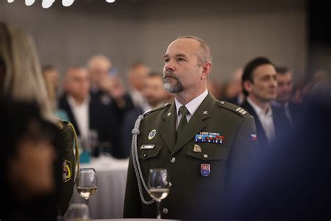 შალვა სიტყვით გამოსვლა აზერბაიჯანის რესპუბლიკის დამოუკიდებლობისადმი მიძღვნილ მიღებაზე