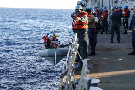 Dvids Images Uss Truxtun Man Overboard Drill [image 2 Of 4]