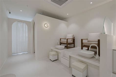 화이트톤 미니멀한 디자인 10평 네일샵 인테리어 인테리어 네일살롱 디자인 살롱 인테리어