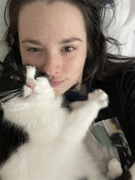 Say Hi To My Freckles And My Cat Hahaha Rfreckledgirls