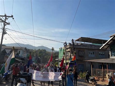 အတုအယောင်ရွေးကောက်ပွဲကို ဆန့်ကျင် စစ်အာဏာရှင် စနစ်ကို သုတ်သင် စာတန်း ကိုင်ဆောင်ကာ လောင်းလုံး