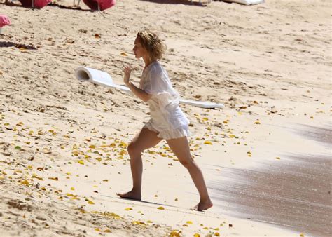Hayden Panettiere In Swimsuit On The Beach In Barbados • Celebmafia