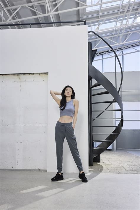 전지현 조각난 복근에 황금 골반 헬시 섹시란 이런 것 스타화보 전지현 조각난 복근에 황금 골반 헬시 섹시란 이런 것 스타화보