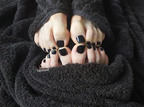 Cozy Toes ☺️ Scrolller