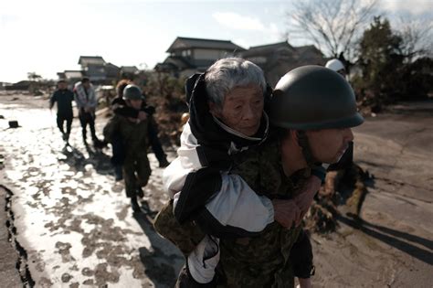 【圖文】日本能登半島76強震：24小時內48死，餘震、大火、海嘯威脅下，全國動員搶進災區 報導者 The Reporter