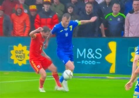 Уэльс — Украина отборочный матч чемпионата мира — 2022 5 июня 2022 падение Ярмоленко в