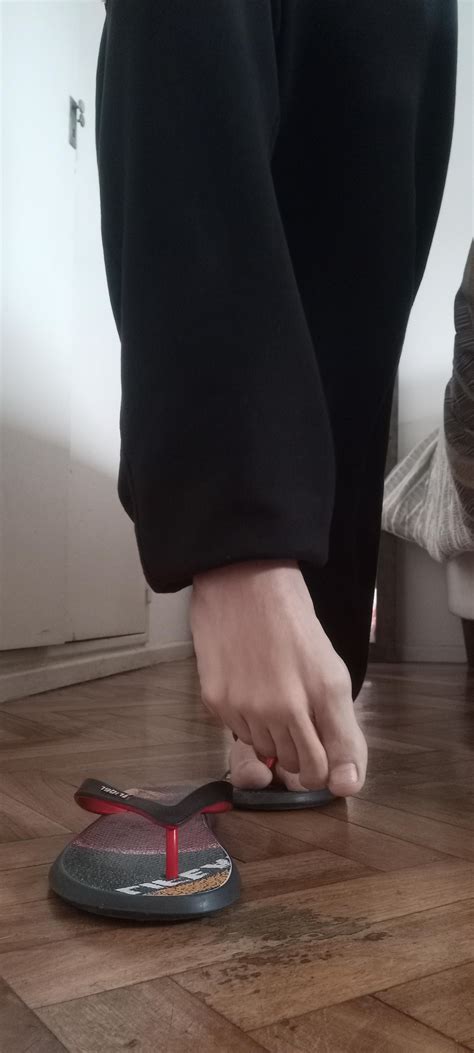 Sweaty Flip Flops 👣🐽 Rmalefeet