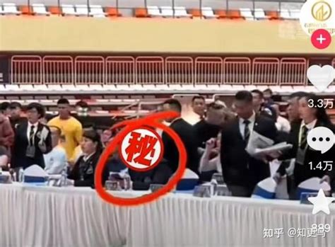 健美总决赛女模特表达不满向评委席扔高跟鞋 知乎