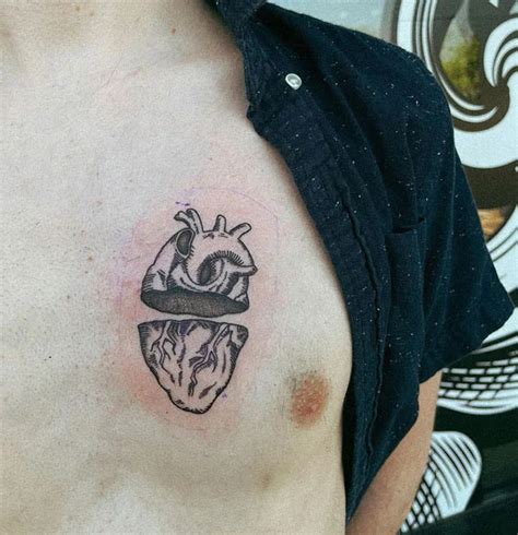 113 Anatomical Heart Tattoos That Reflect Your Emotions