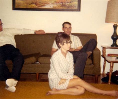 35 Cool Pics Of Barefoot Ladies In The Past ~ Vintage Everyday