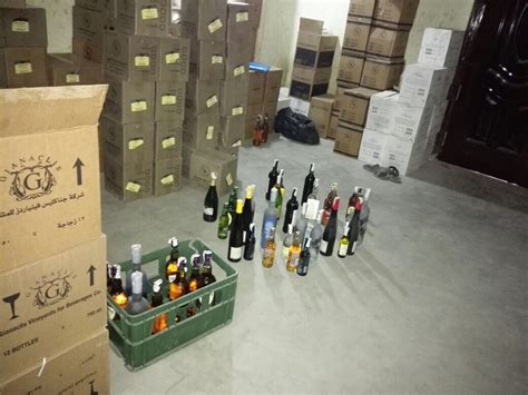 القبض على صاحبة محل بقالة قبل ترويجها 1312 علبة خمور مجهولة بمصر