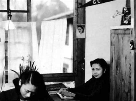 1990 86 Year Old Deng Xiaoping Swept The Tomb Of His First Wife For The Last Time And Asked His