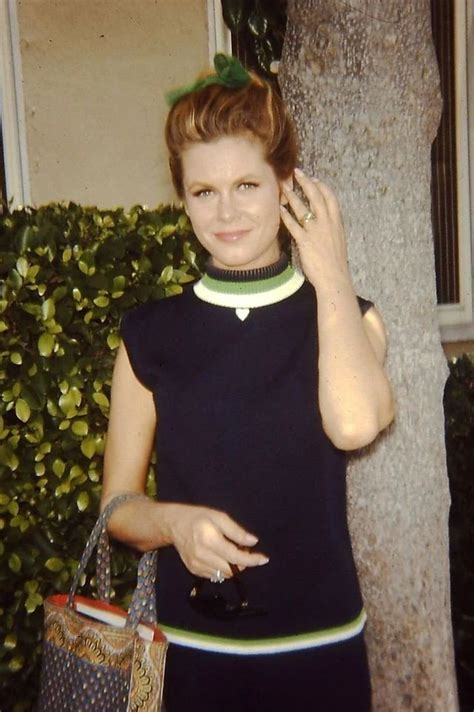 40 Glamorous Photos Of Elizabeth Montgomery In The 1960s And Early