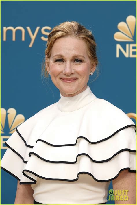 Laura Linney Is All Ruffled Up At Emmy Awards 2022 Photo 4818179