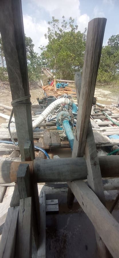 Alat Pertambangan Emas Stock Image Image Of Wheel Transport 380372681