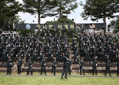경찰대 경위가 특전사 하사로 임관육군 부사관 명 탄생 네이트 뉴스