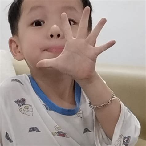 Huang Zi Ling Huang Zi Ling Added A New Photo