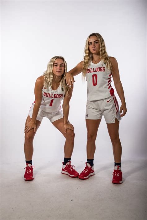 Sexy New Hanna Cavinder Bikini Pics