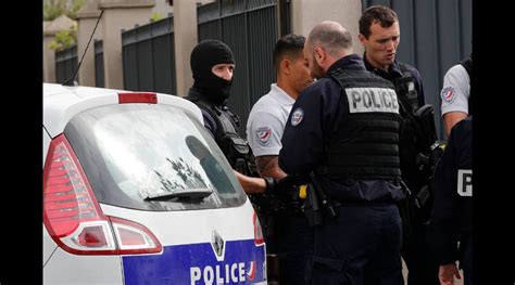 Посольство проверяет информацию о задержании во Франции четырёх