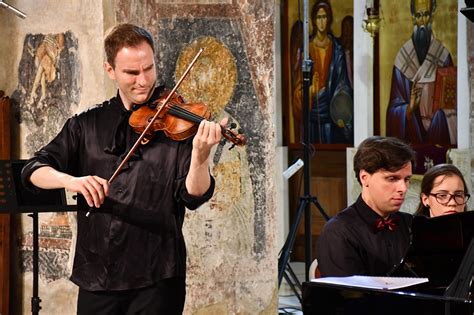 Дуото Миленковиќ Милошевиќ ја крена публиката на нозе Ohridnews