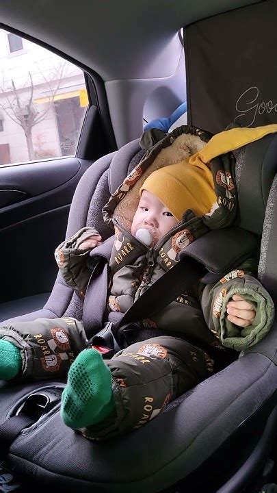 야외 쪽쪽이 빨면서 카시트에 앉아 있기 Youtube