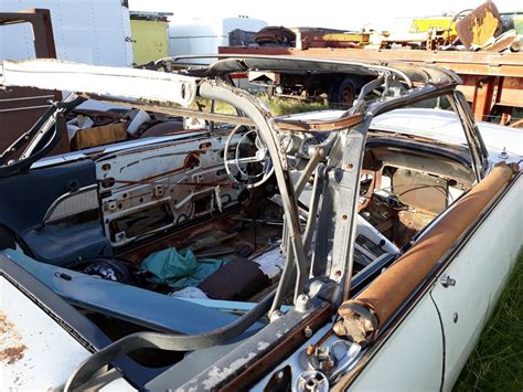 1962 Ford Thunderbird Rotting Away In A Yard Is An Ambitious Restoration Gone Wrong Autoevolution