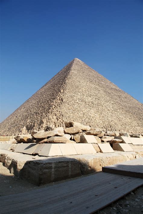 Pyramid Of Khufu Giza Egypt エジプト、クフ王のピラミッド The Giza Necr… Flickr