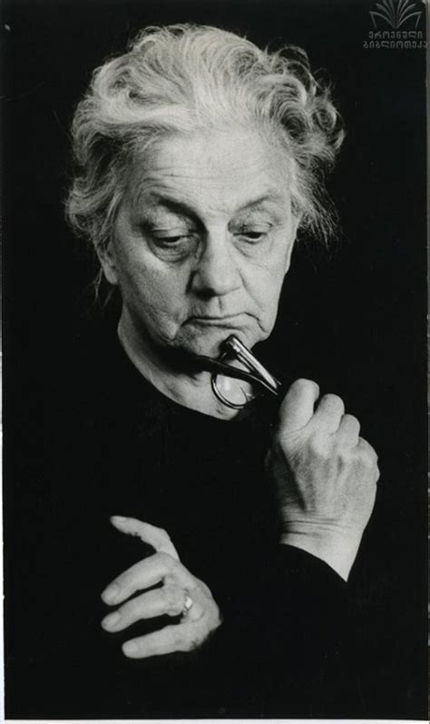 ნოსტალგია მეოცე საუკუნის თბილისი ელვარე ვარსკვლავებით მოჭედილი ფოტომატიანე