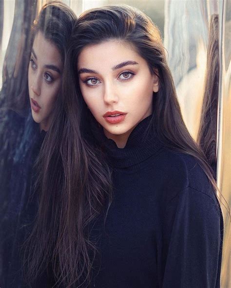 Maja Strojek Scrolller