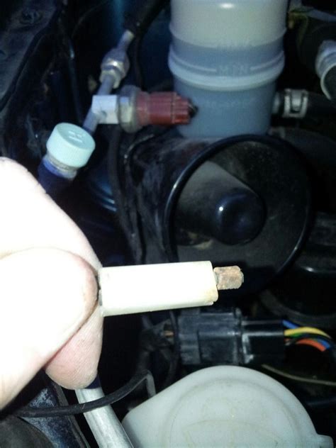 Концевик на сигналку под капот — Mitsubishi Lancer IX, 1,6 л, 2006 года ...