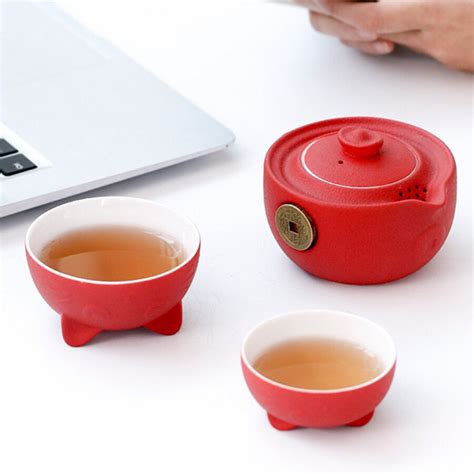 Badu Bg Керамичен чай Maneki Neko Lucky Cat Design за една чаена чаша с 2 чаши Пътен сервиз за