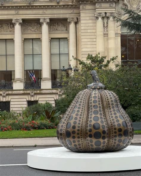 정선영 아트바젤파리 1900년 만국박람회 때 당시 획기적인 건축양식으로 지어진 그랑팔레 이 때 에펠탑 그랑팔레 알렉상드르 3세 다리가 지어졌다고 함 파리