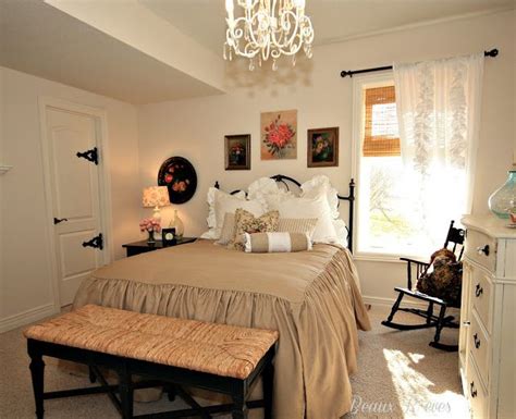 Beaux Reves A Vintage Guest Room Guest Bedrooms Room Slipcovers