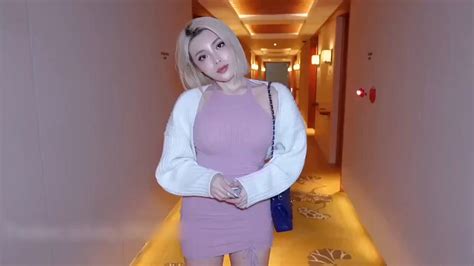 推特60w粉丝网黄潮妹~露脸性爱私拍 性爱之游 帮老板舒压 明天要上班 需要压力释放🔥🥵 （主页还有更多精彩视频） 投稿💌